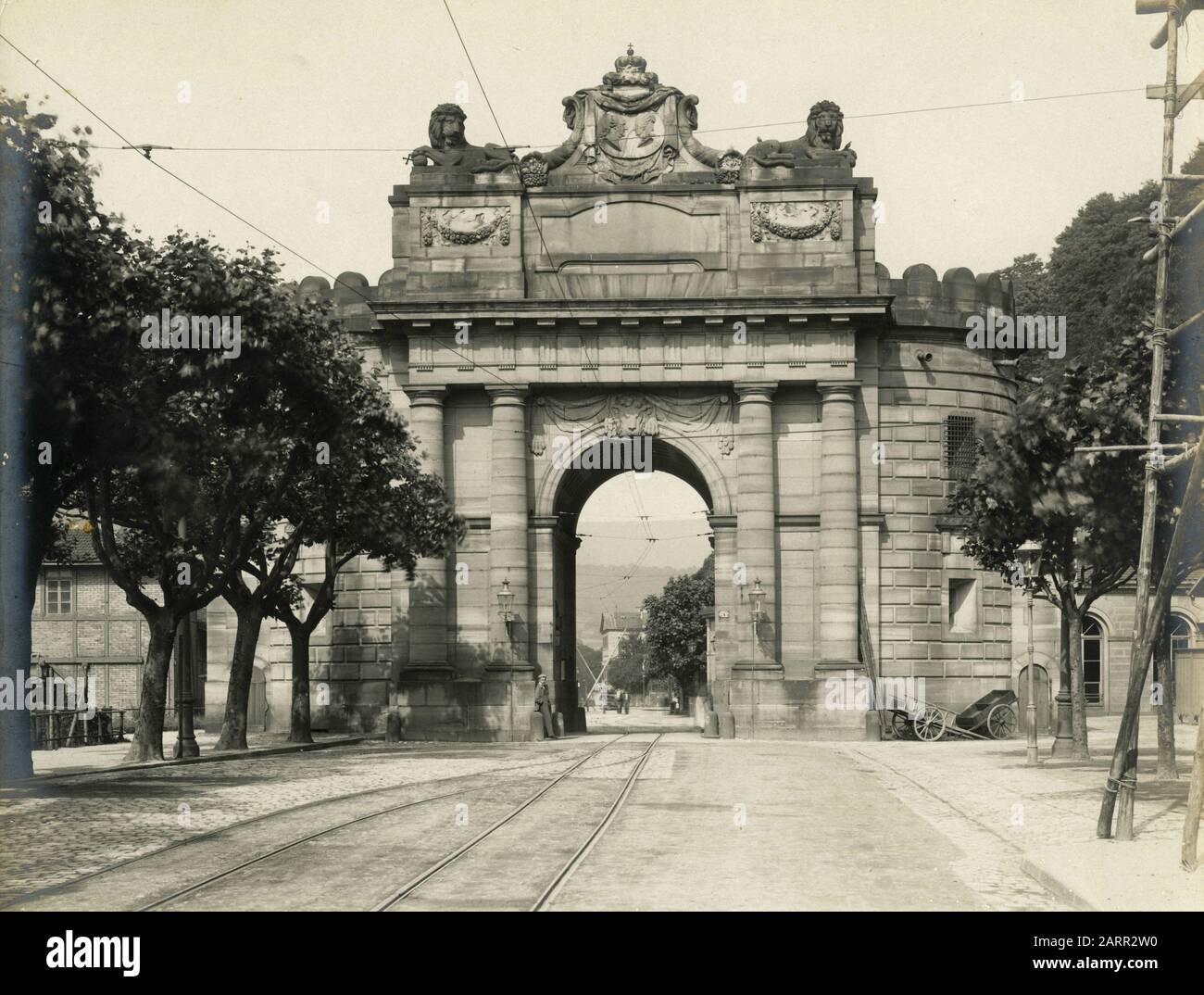 The triumphal arch hi-res stock photography and images - Alamy