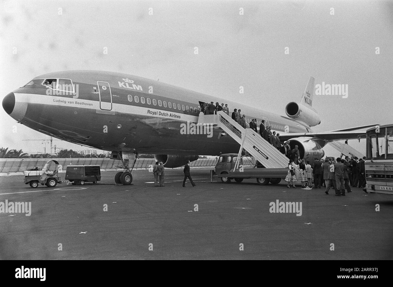 Dc 10 cockpit Black and White Stock Photos & Images - Alamy
