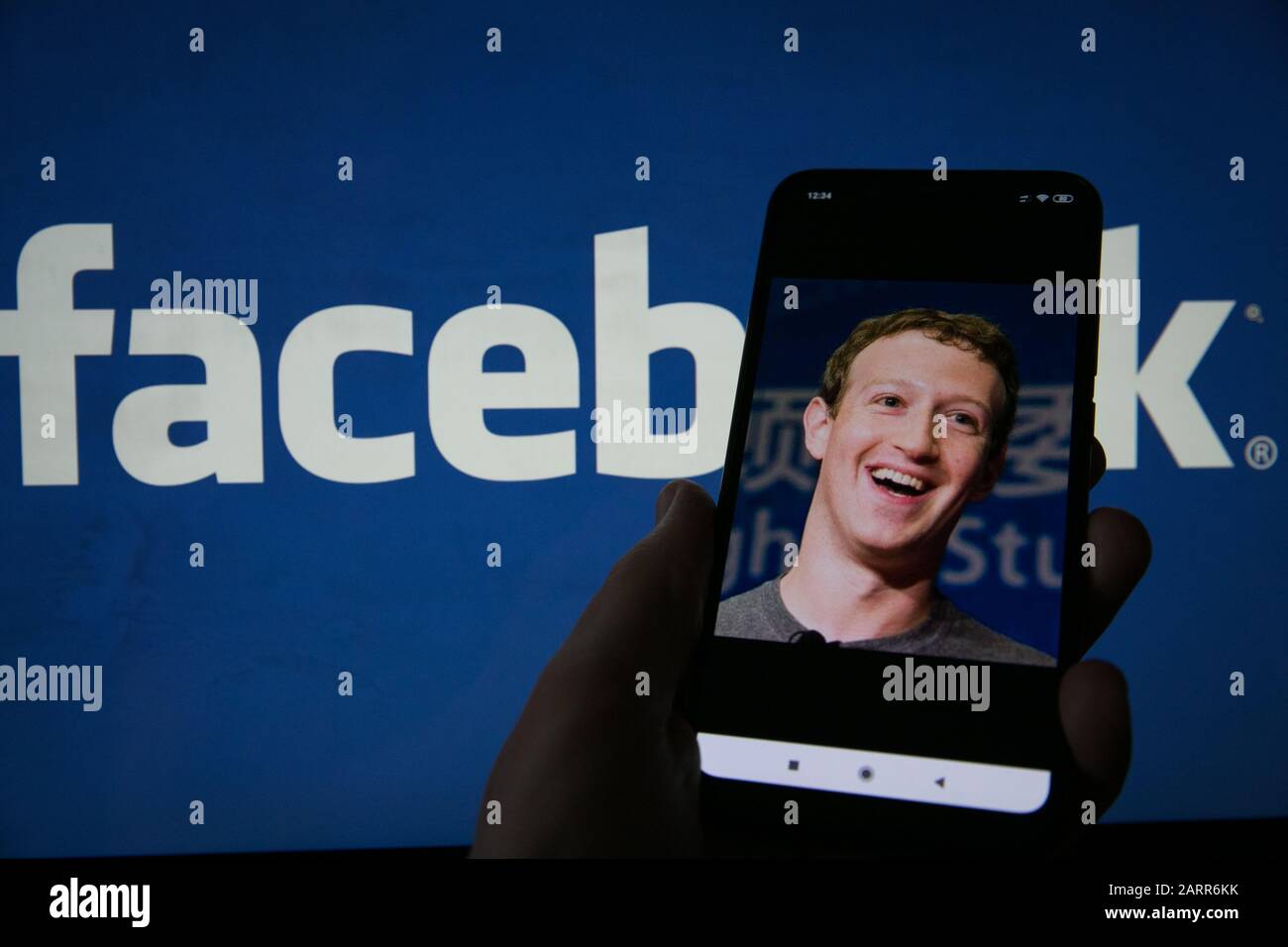 Facebook profile photo hi-res stock photography and images - Alamy