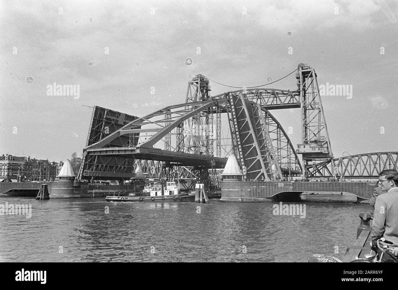 5 arch bridge Black and White Stock Photos & Images - Alamy