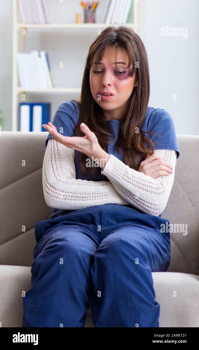 The psychologist counselling woman beaten by husband Stock Photo - Alamy