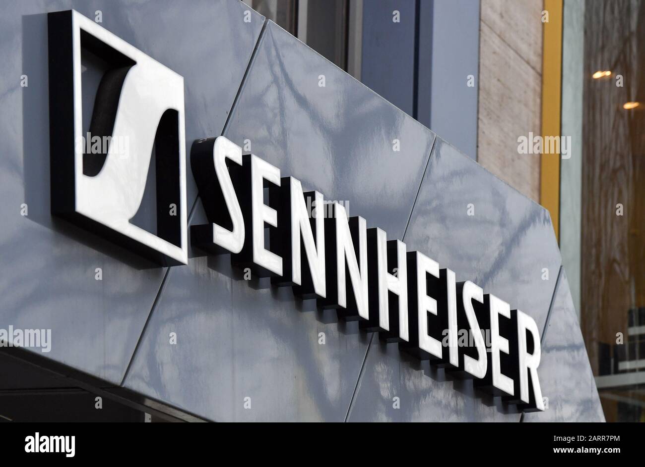 Sennheiser logo hi-res stock photography and images - Alamy