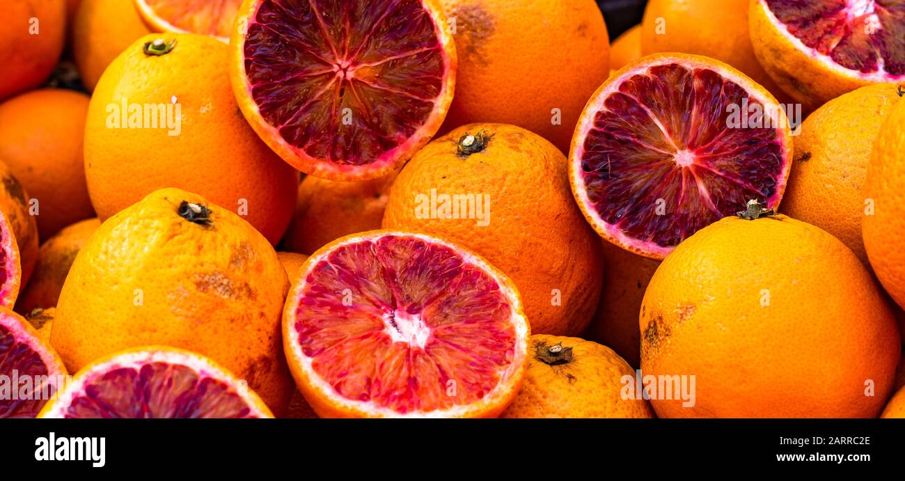Red sicilian oranges at the street market Stock Photo - Alamy