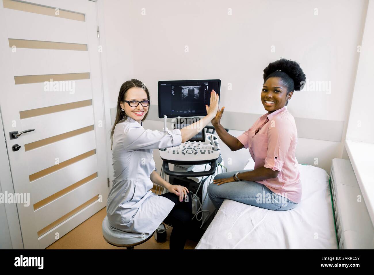 African patient hi-res stock photography and images - Alamy