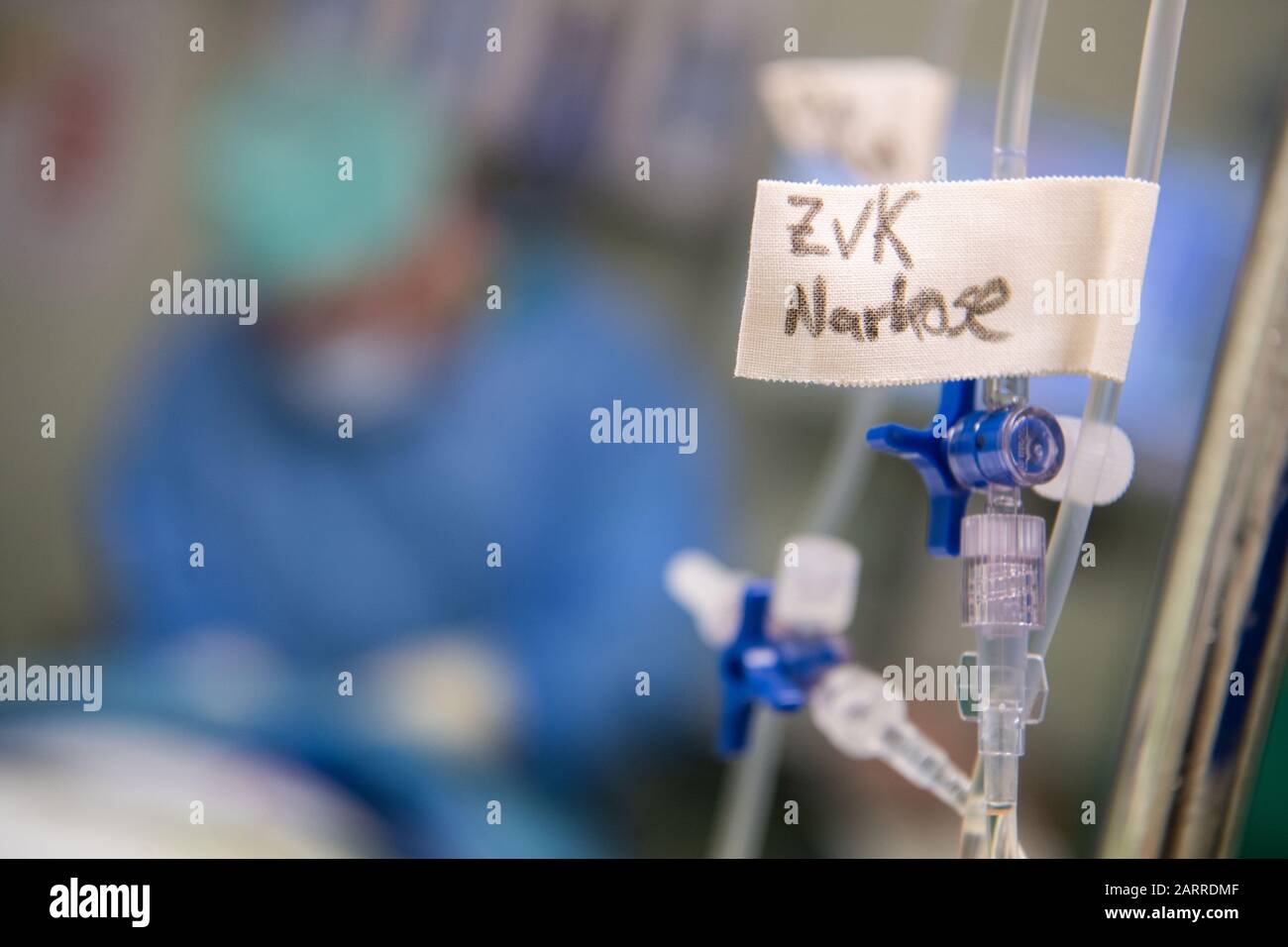 Germany. 20th Jan, 2020. Anaesthetists prepare a patient for an ...