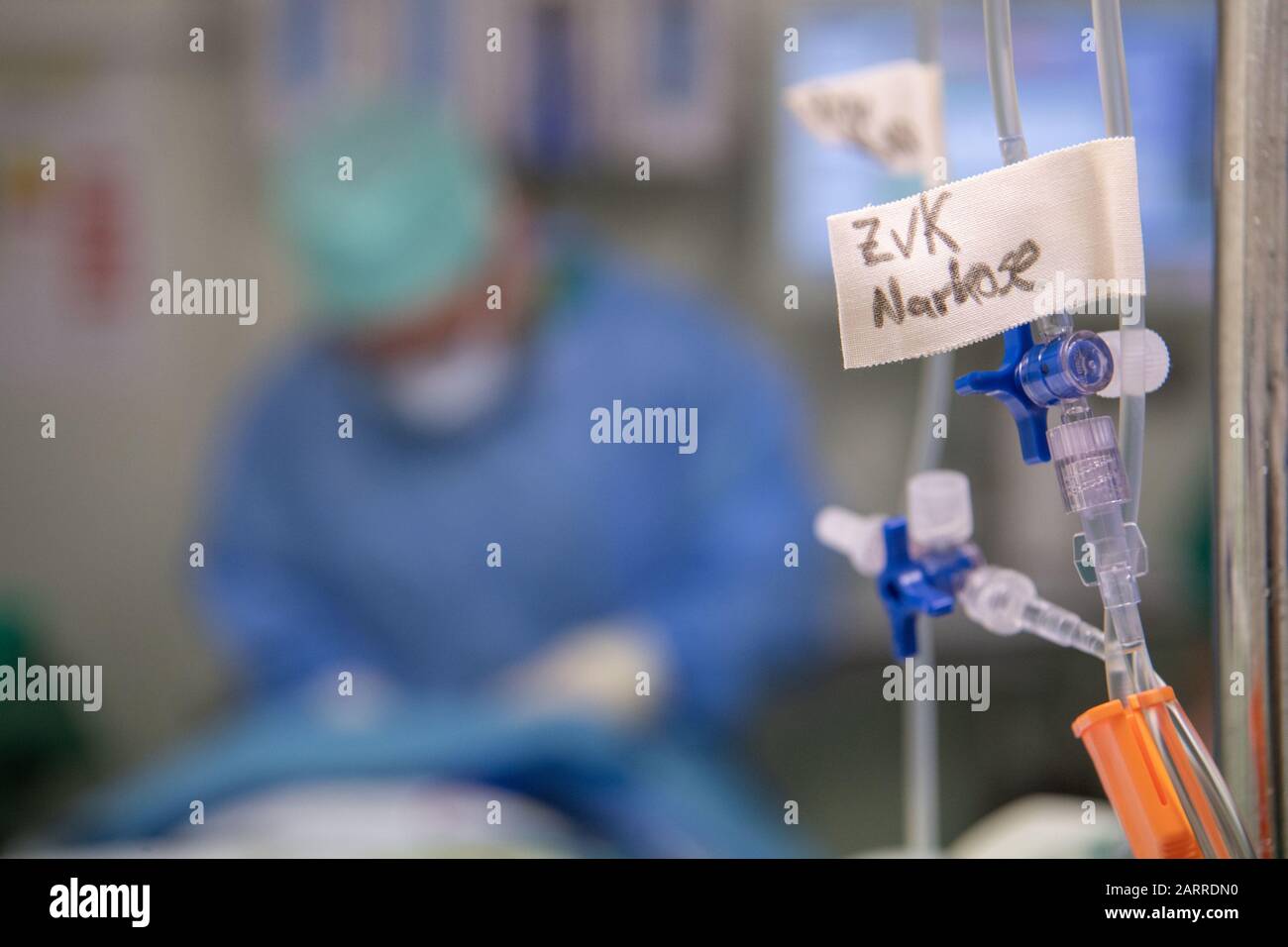 Germany. 20th Jan, 2020. Anaesthetists prepare a patient for an ...