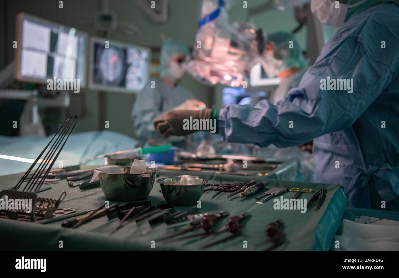 Neurosurgery instruments hi-res stock photography and images - Alamy