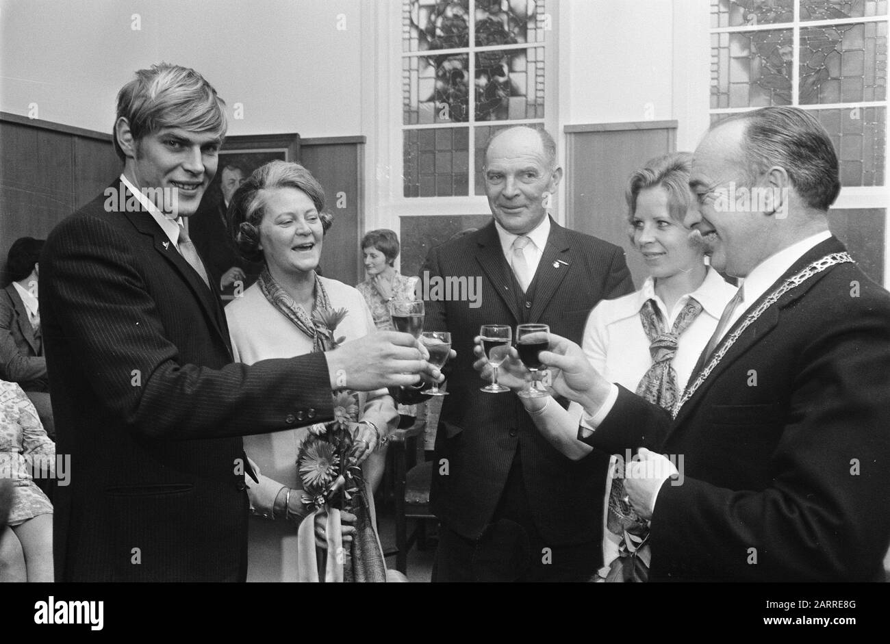 Ice skater Ard Schenk honoured in residence Anna Paulowna Date: April 2 ...