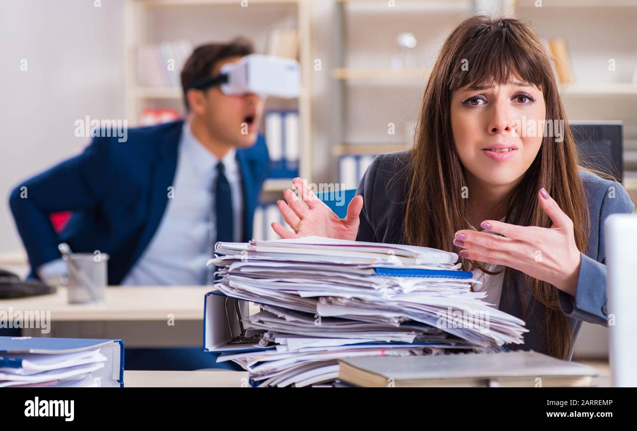 The employee with virtual reality glasses in office Stock Photo - Alamy