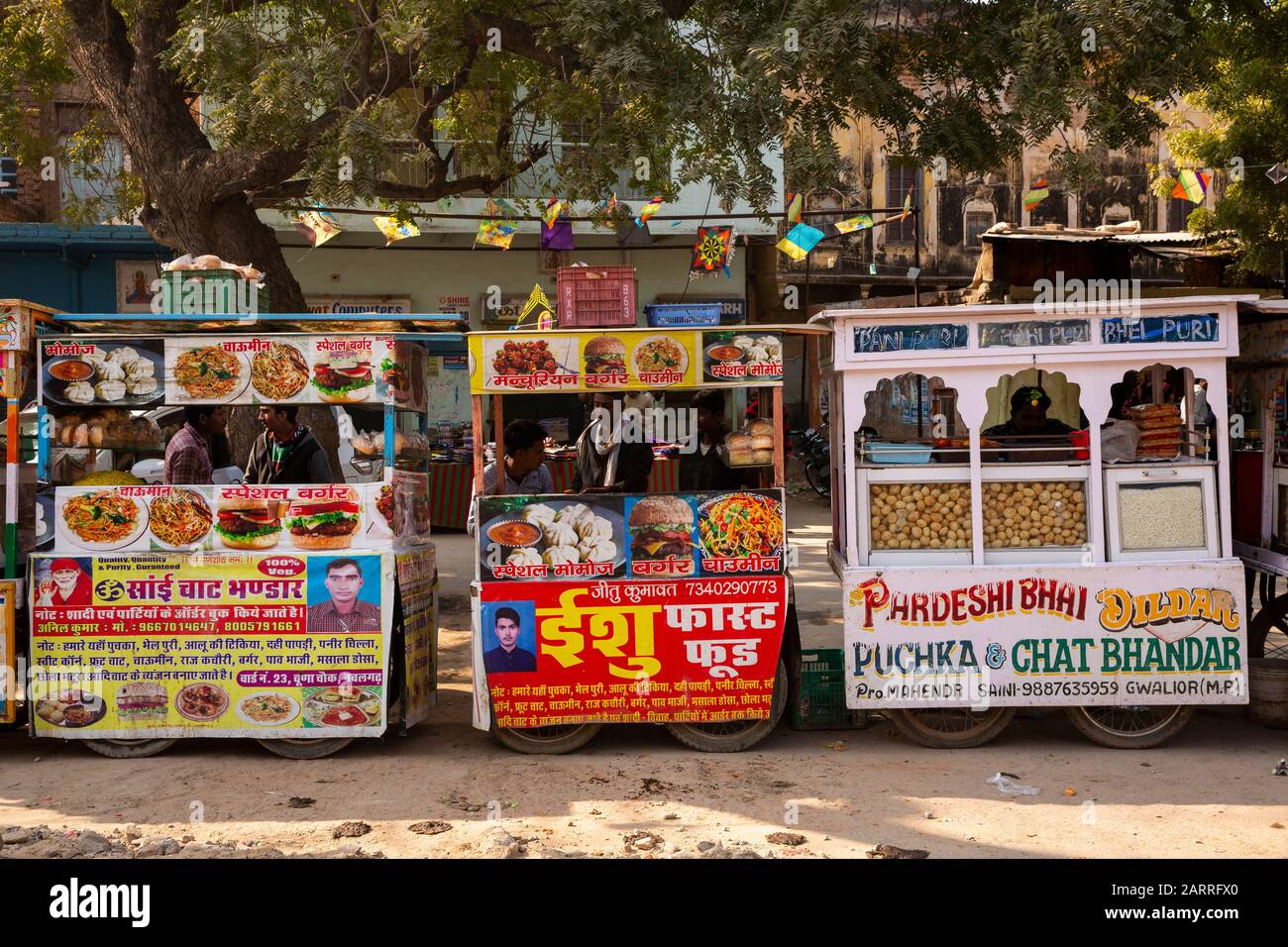 Pani puri stall hi-res stock photography and images - Alamy