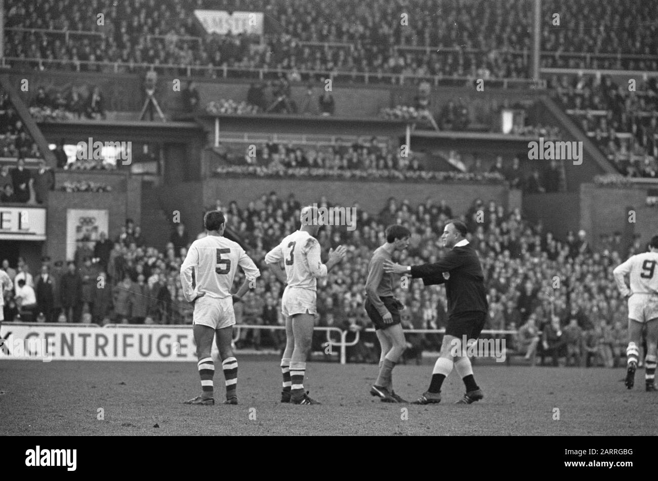Referee rudi glockner hi-res stock photography and images - Alamy