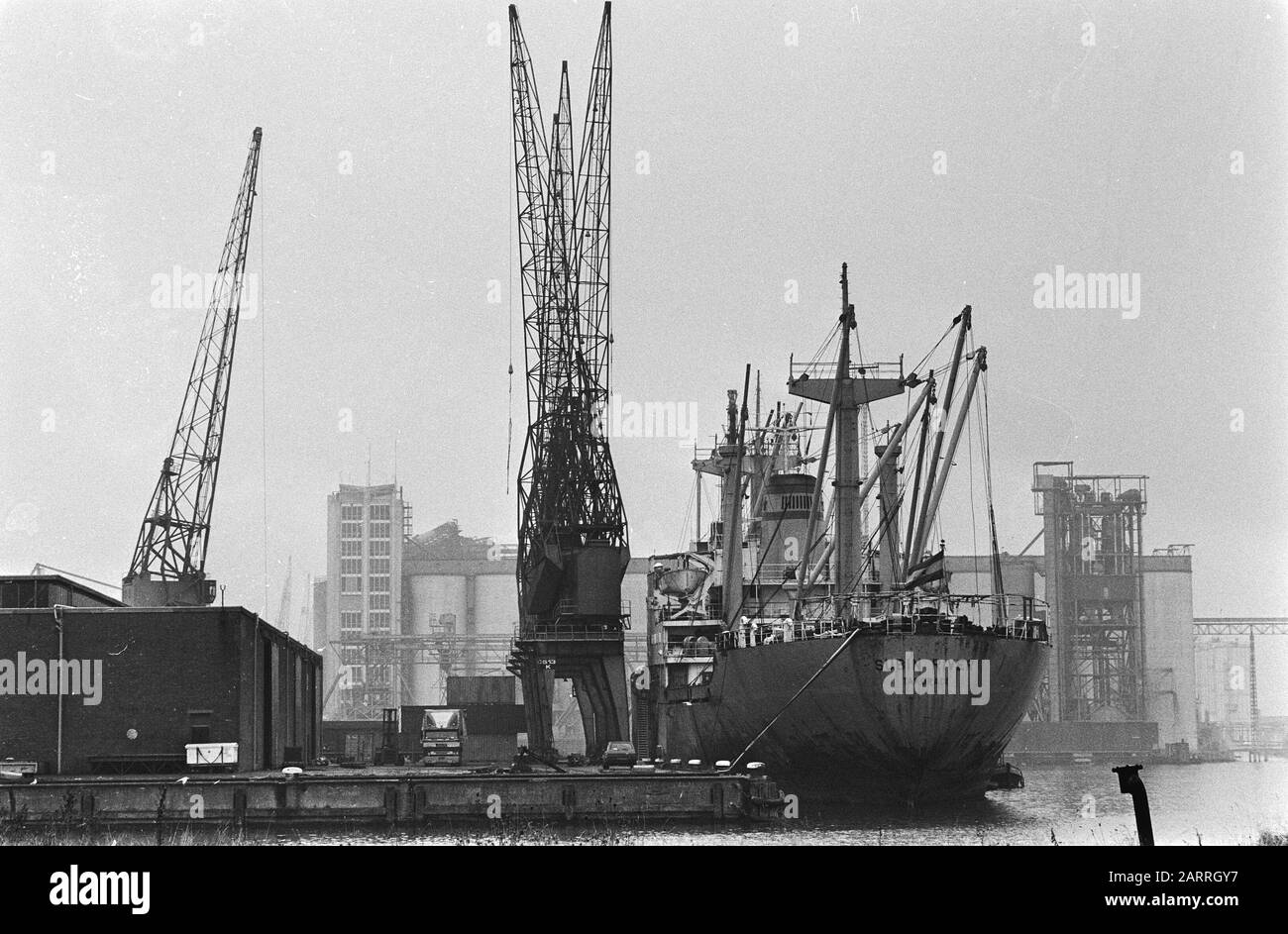 Container ship in port Black and White Stock Photos & Images - Alamy