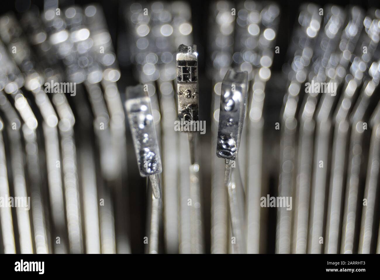 Letter H in the typo keys of a old qwerty typewriter Stock Photo - Alamy