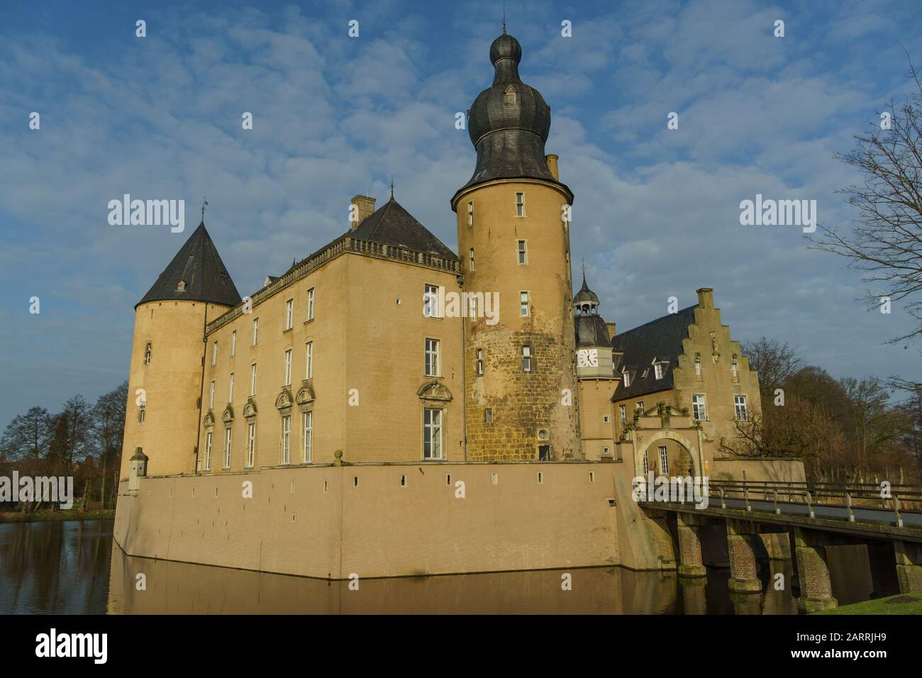 small Castle in the german muensterland Stock Photo - Alamy