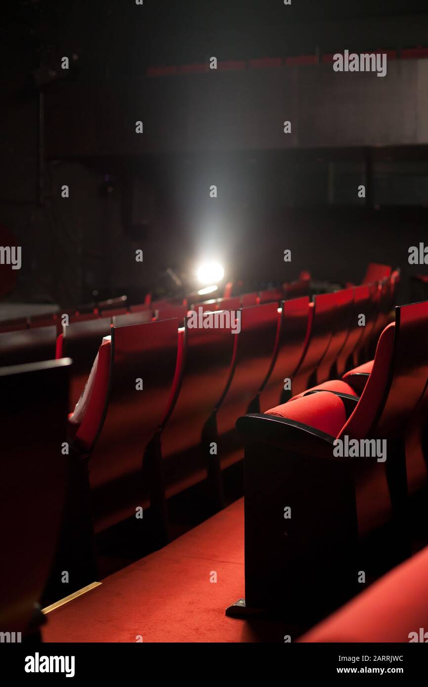 red theater seats Stock Photo - Alamy