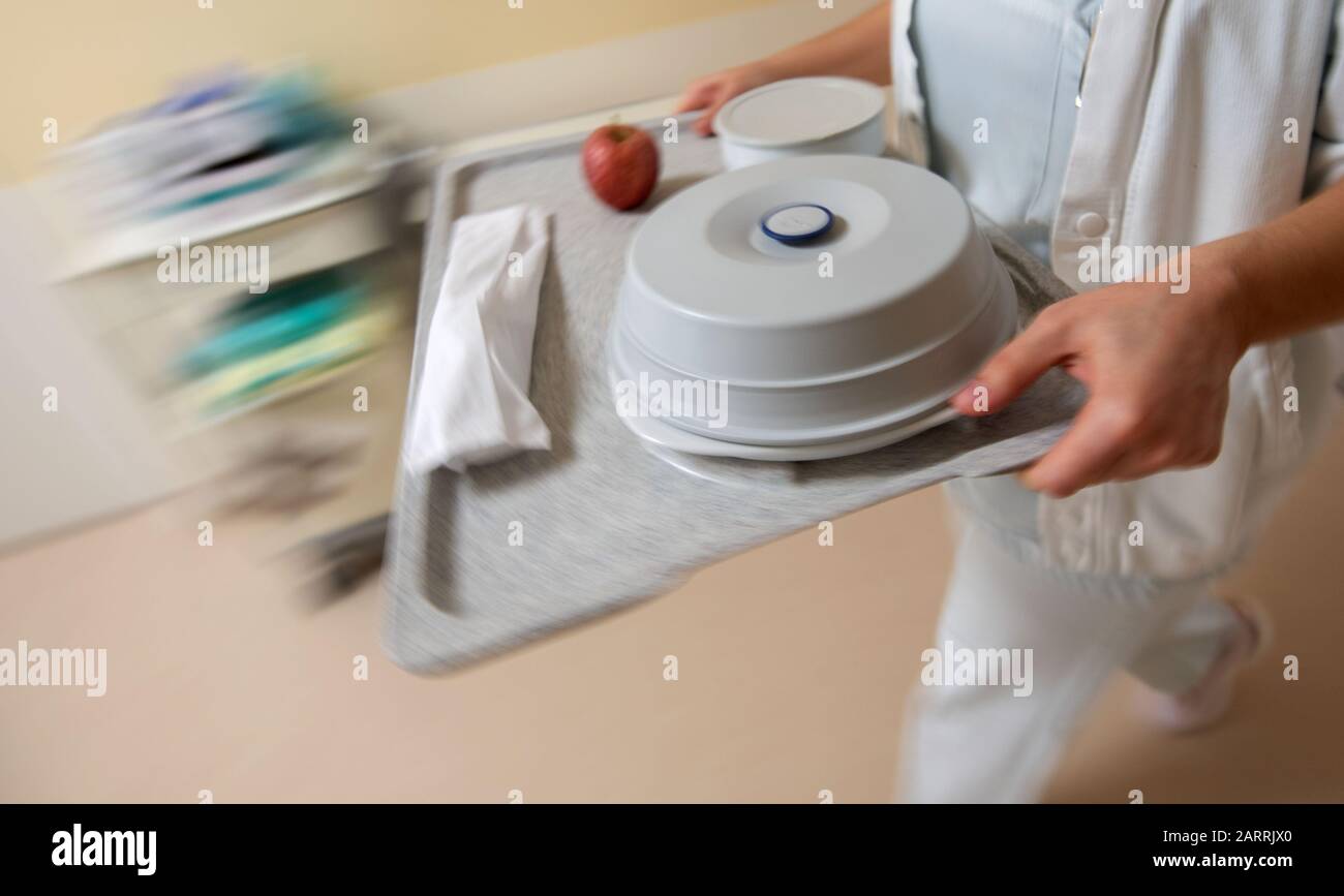 Germany. 20th Jan, 2020. A nurse carries food on a tray (posed scene ...
