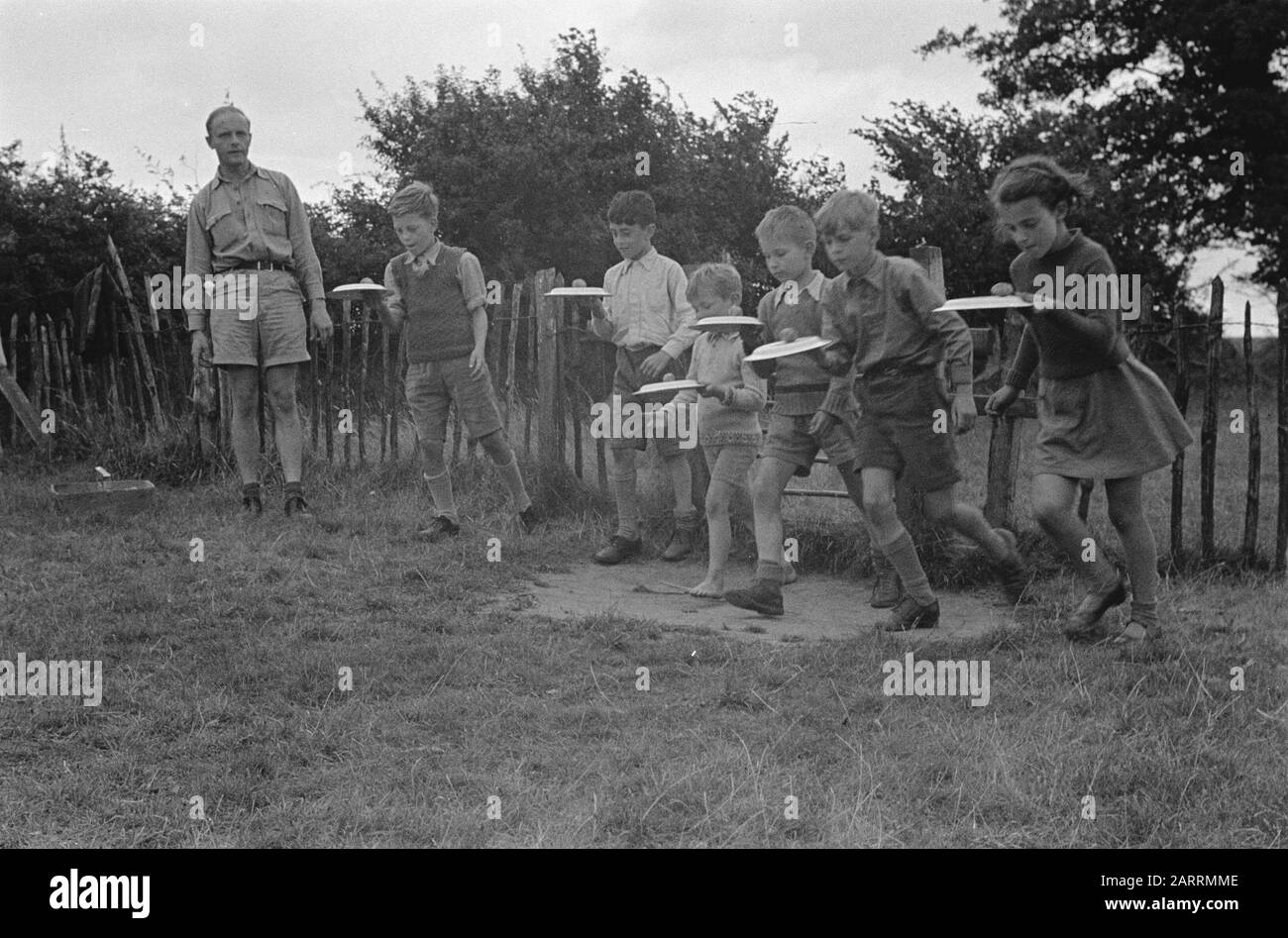 Children play on wartime hi-res stock photography and images - Alamy