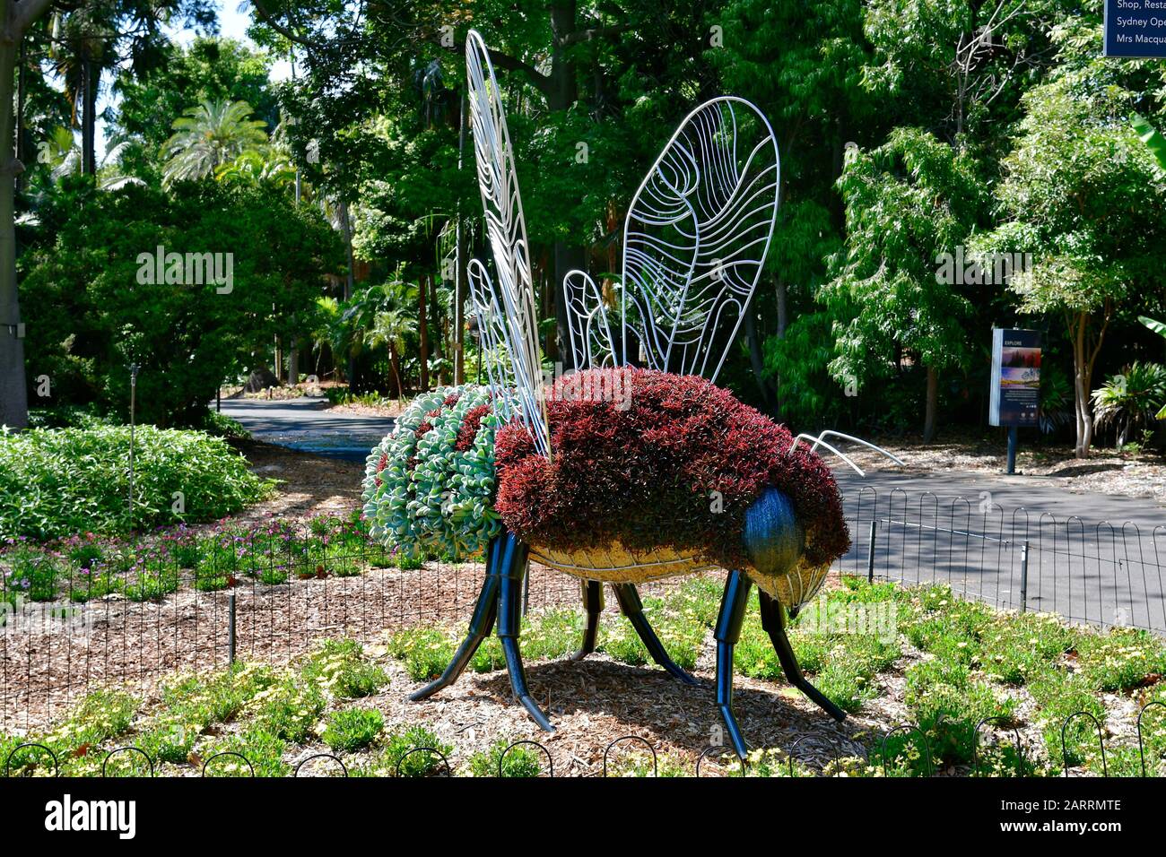 Bee sculpture hi-res stock photography and images - Alamy