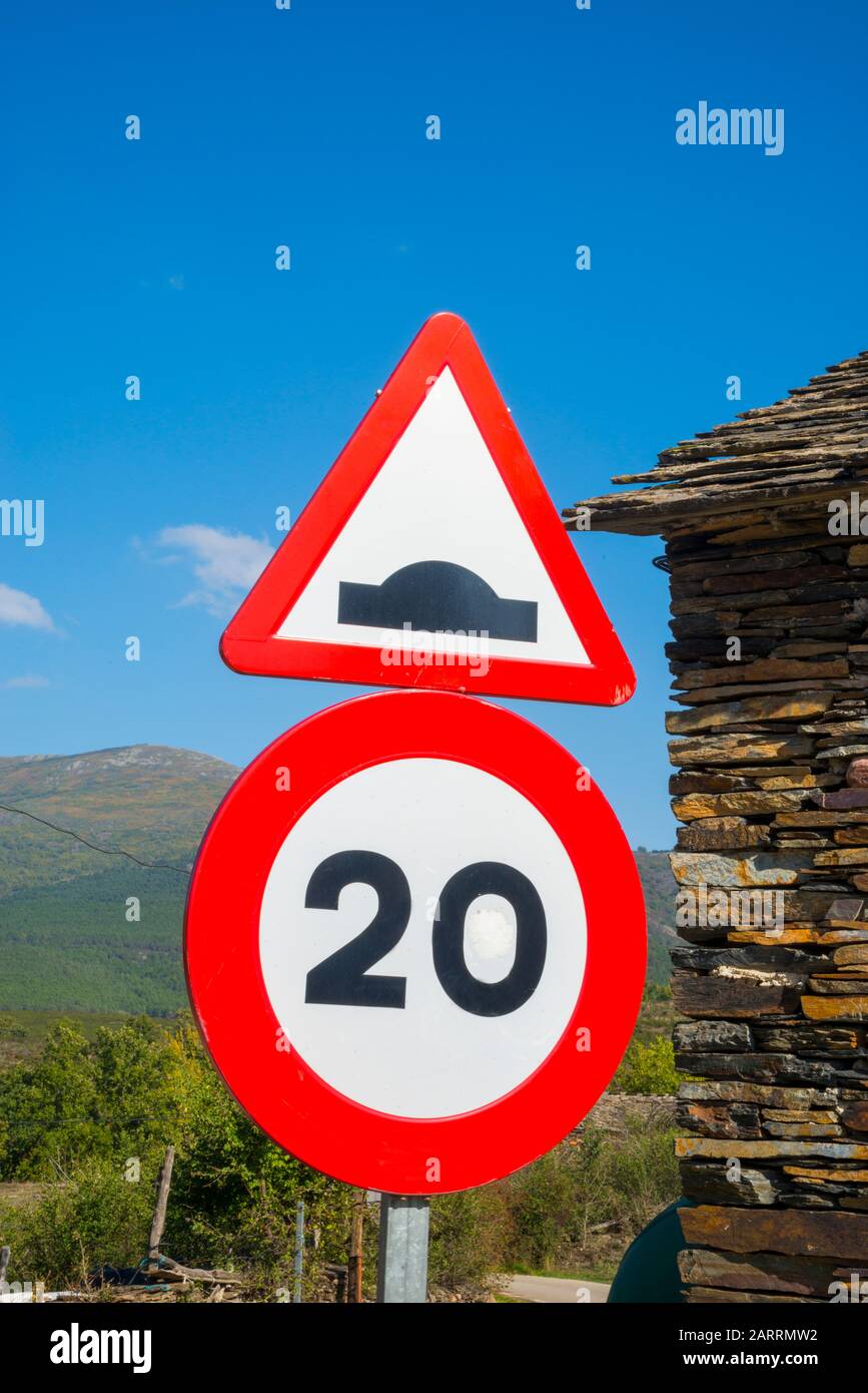 Velocidad limitada hi-res stock photography and images - Alamy