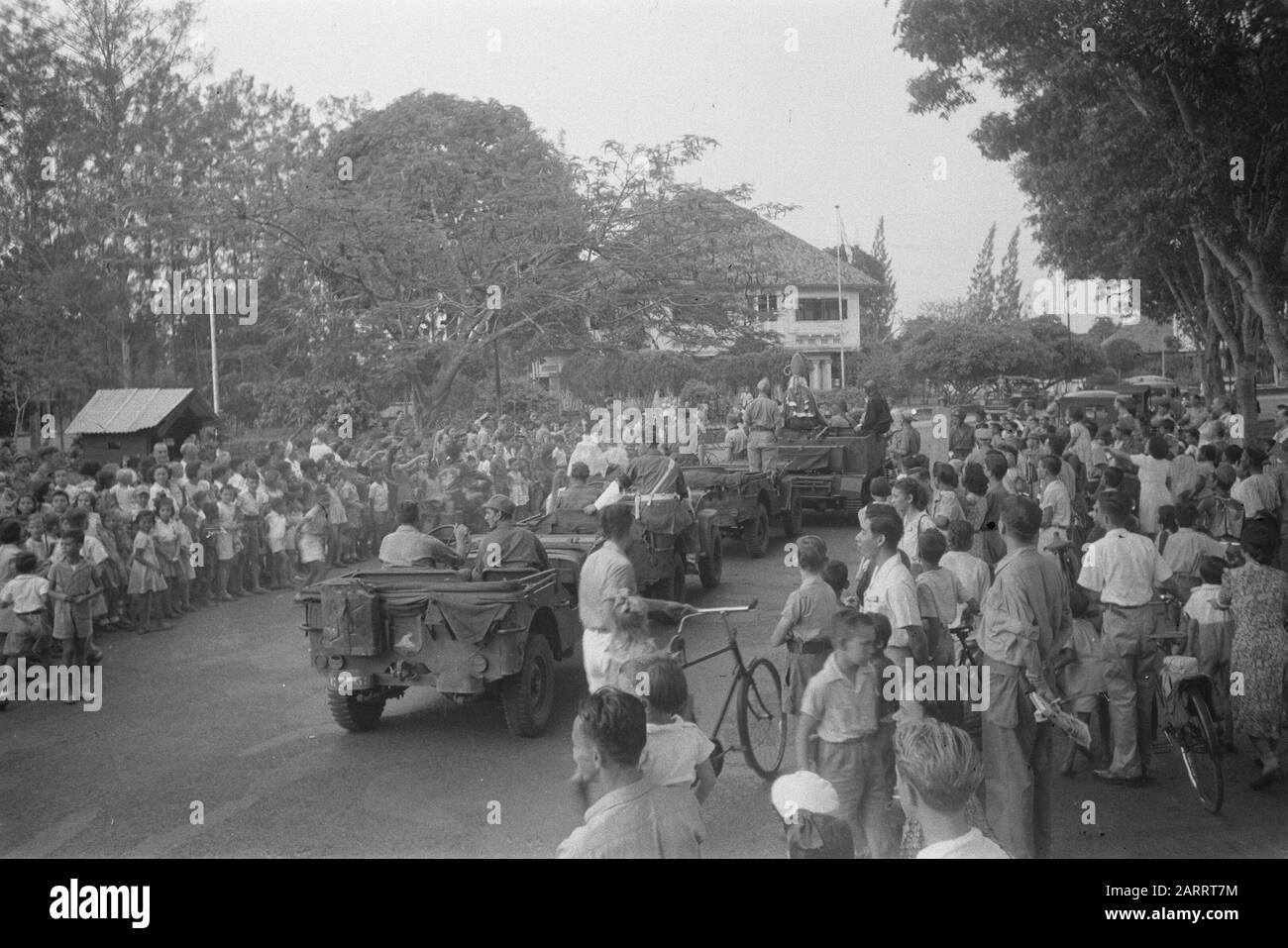 Saint Nicholas at 2 AAT Saint Nicholas at the Dutch troops in Indie ...