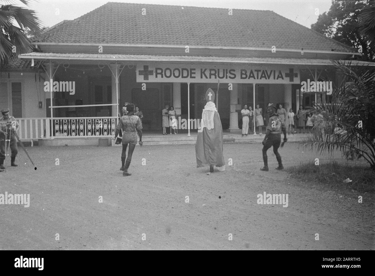 Saint Nicholas at 2 AAT Saint Nicholas and Zwarte Pieten visit the Red ...