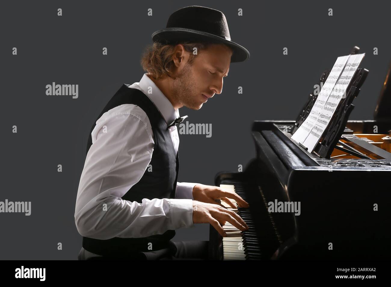 Man playing grand piano at the concert Stock Photo - Alamy