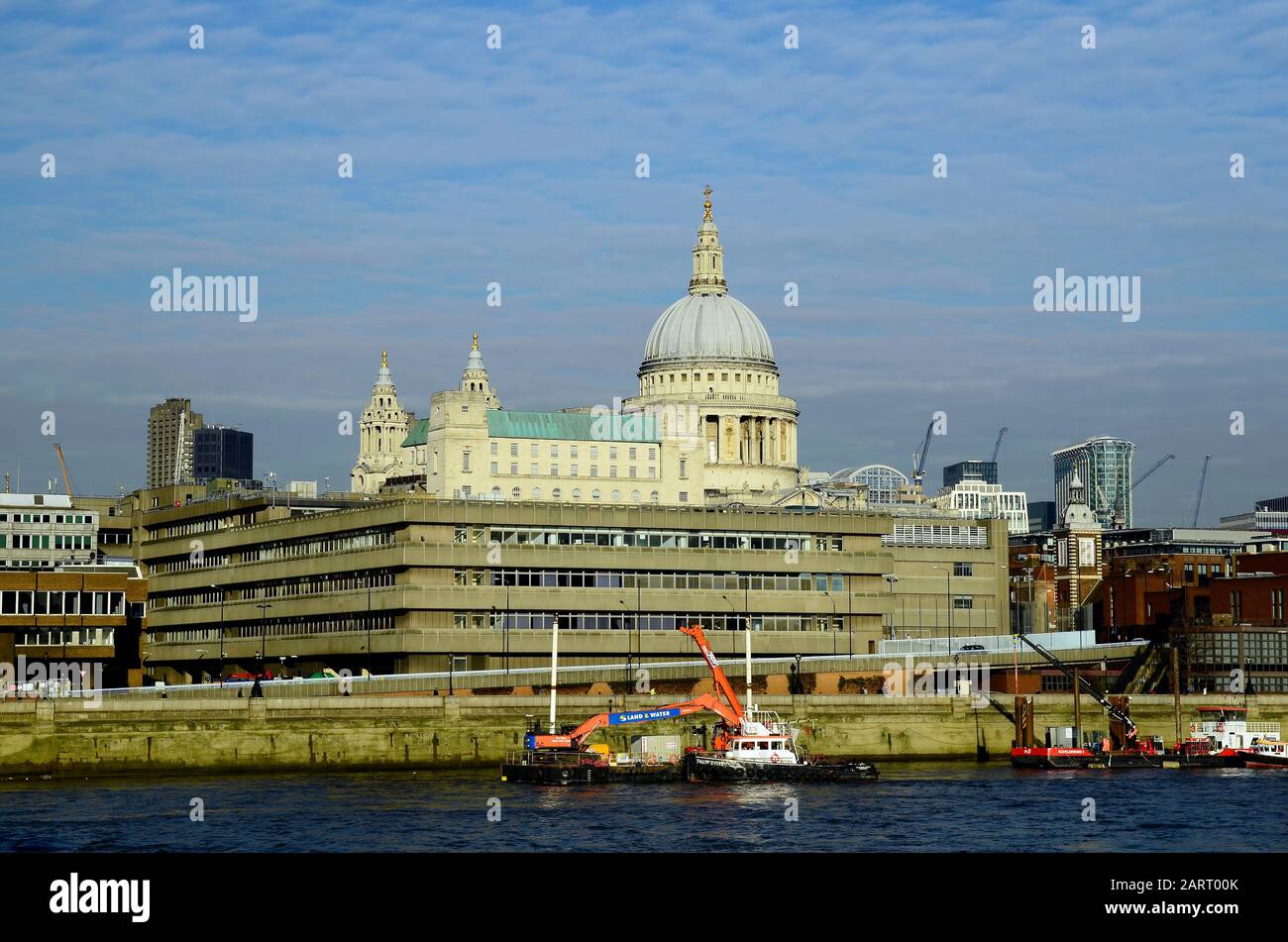 Buildings along the thames hi-res stock photography and images - Alamy
