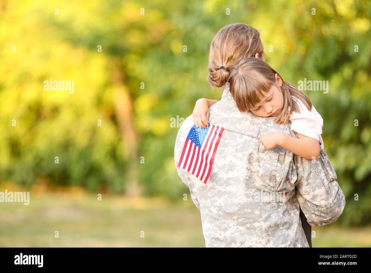 Military man hugging hi-res stock photography and images - Alamy