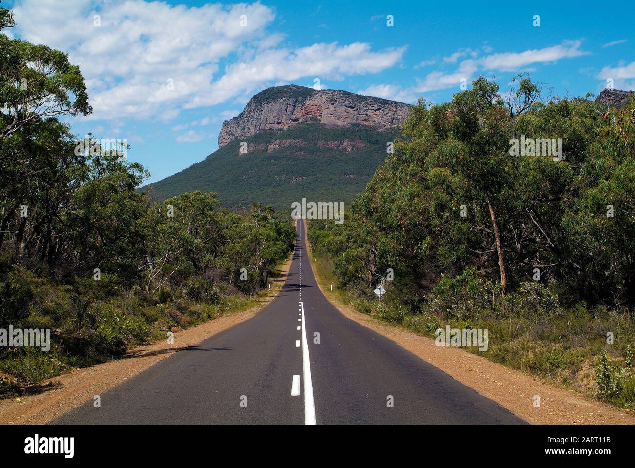 Australia, straight road to Mt. Abrupt in Grampians National Park Stock ...