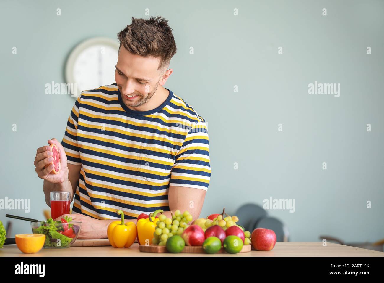 Man healthy fit drink juice hi-res stock photography and images - Alamy