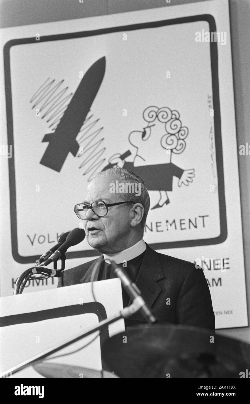 Bishop ernst speaks hi-res stock photography and images - Alamy