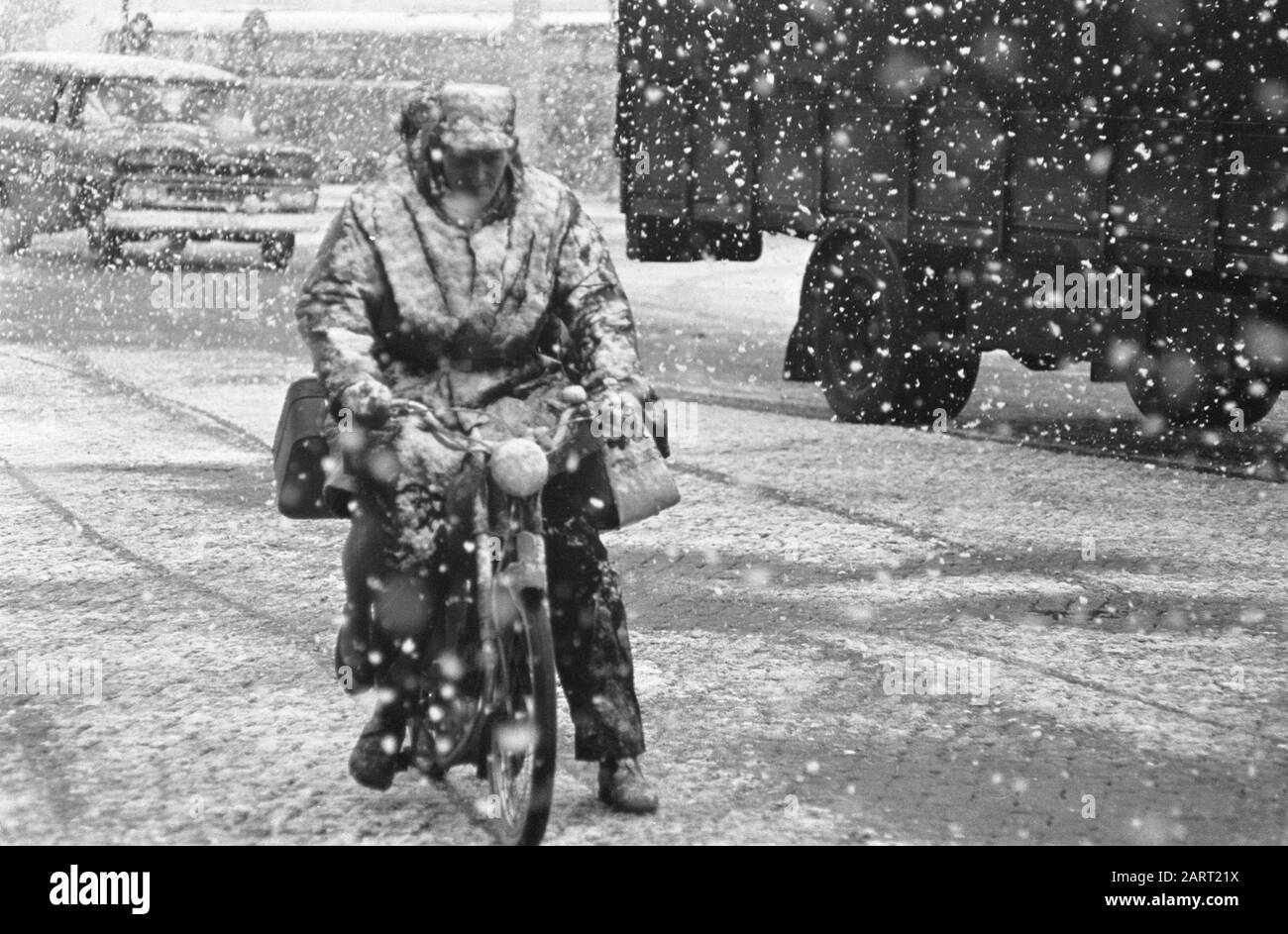 Snow in Rotterdam Date: November 20, 1962 Location: Rotterdam, Zuid ...