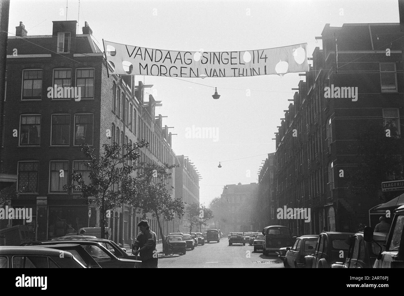 Banner in Staatsliedenbuurt (today Singel 114, morgen Van Thijn) Date ...
