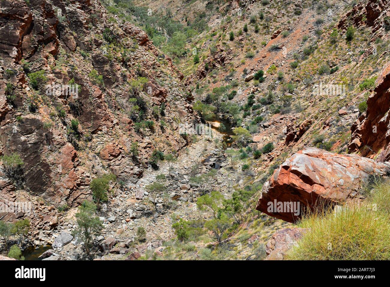 Australia, NT, dry river bed in Serpentine Gorge in West McDonnell ...