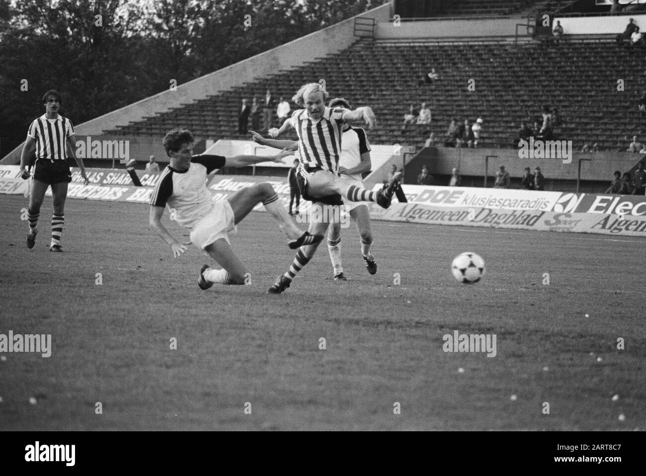 Sparta vs. Excelsior 5-2; nr. 30 Ruud Geels (in striped shirt) in ...