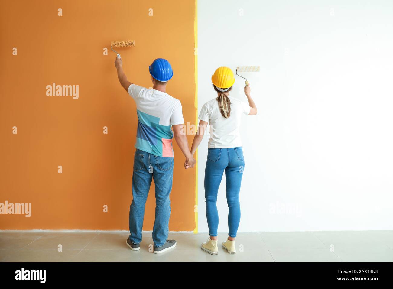 Husband wife painting wall rollers hi-res stock photography and images ...
