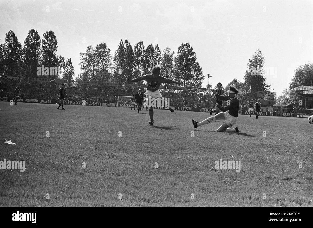 Volendam versus Vitesse 2-1; Jan Karsten scores 1-1 for Volendam ...
