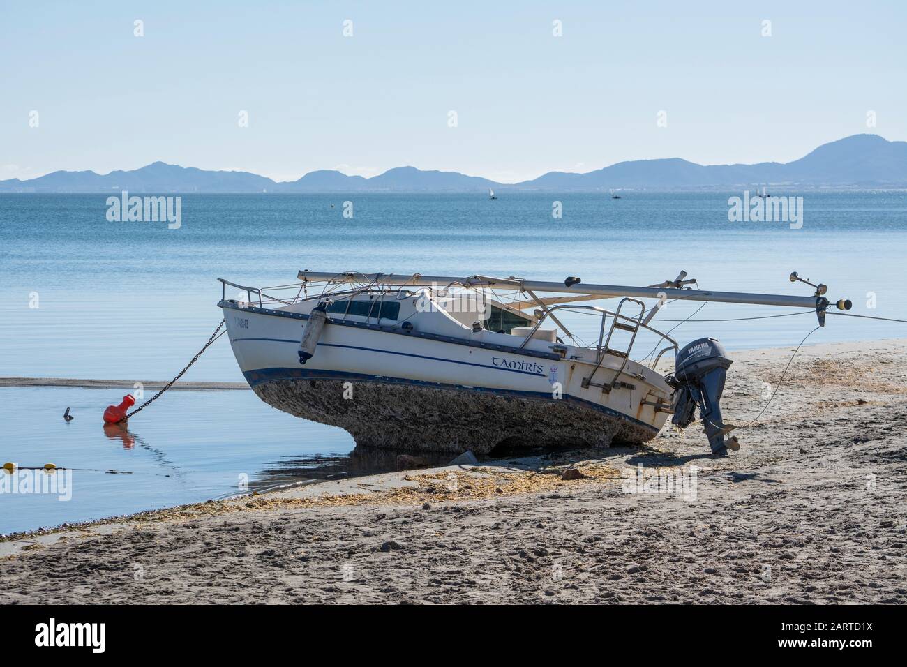 Boat grounded hi-res stock photography and images - Alamy