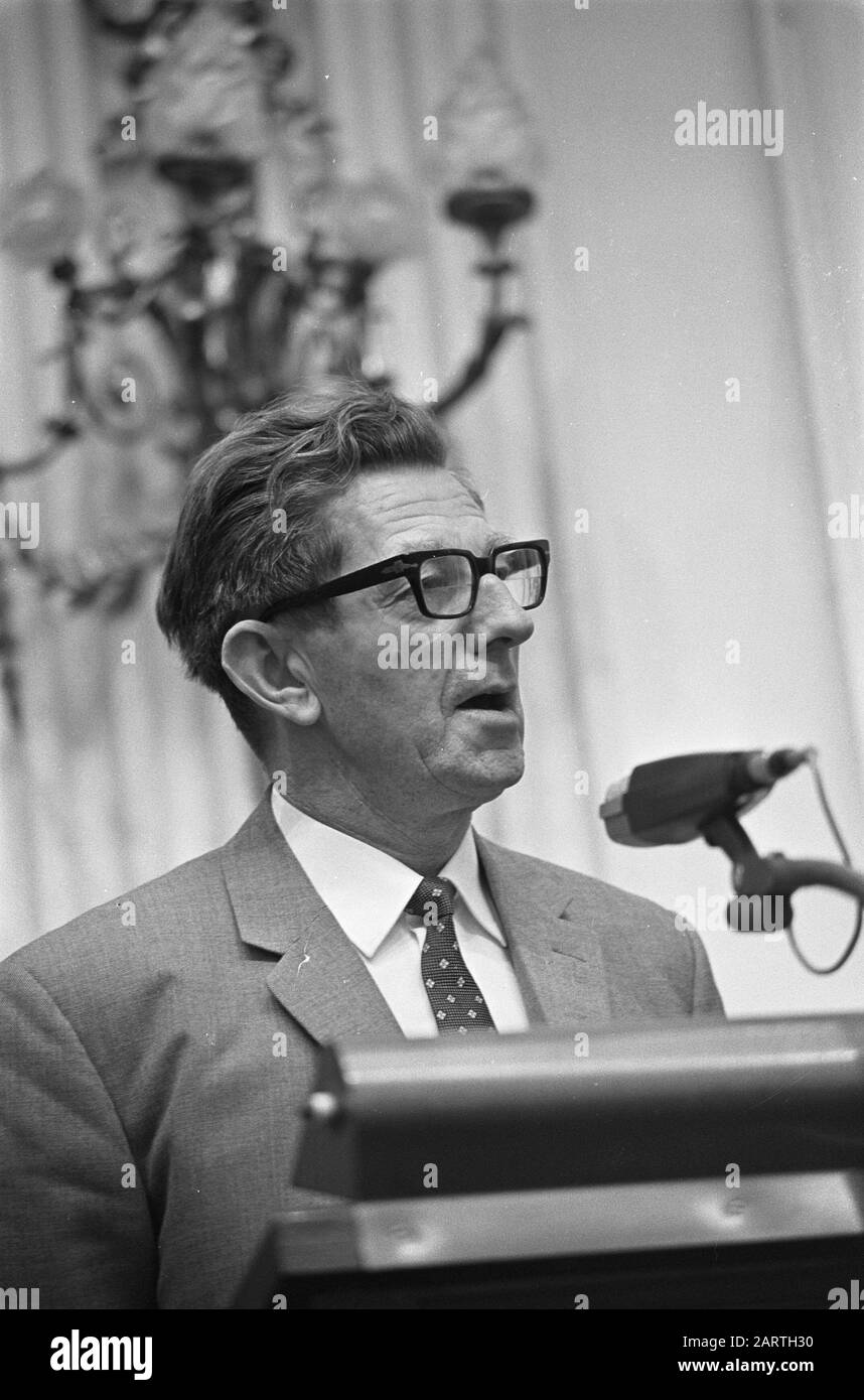 Splitting Peasant Party in Lower House. Mr. Kate. Koekoek to the word ...