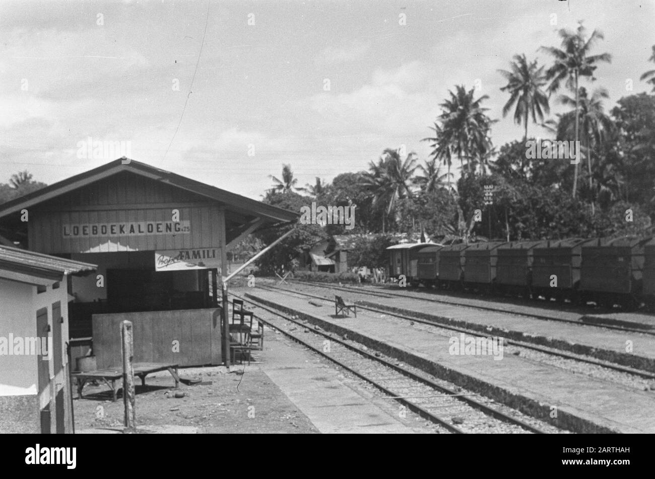 Railway station 1940s hi-res stock photography and images - Alamy