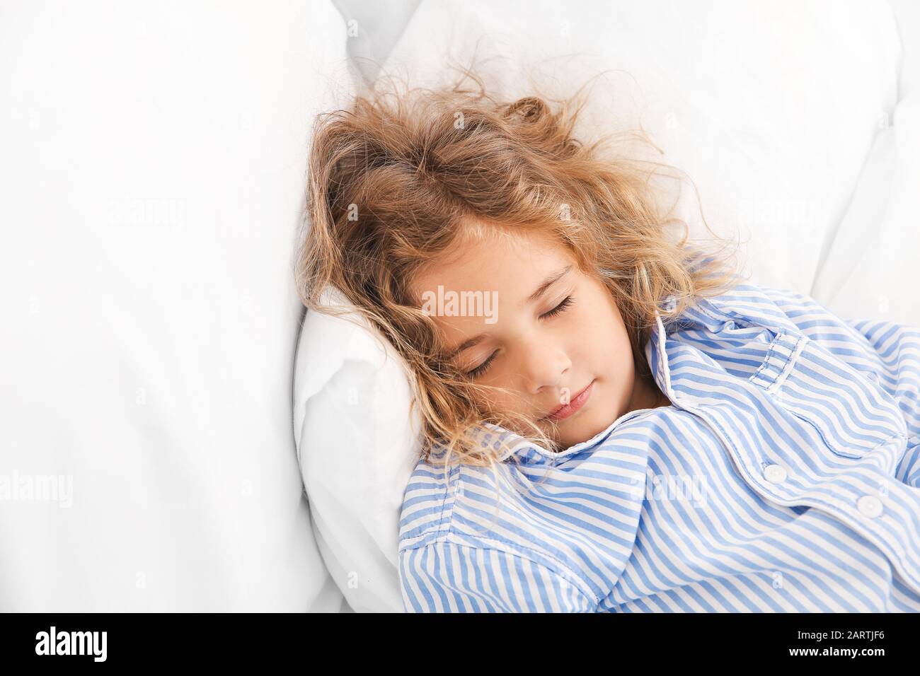 Cute little girl sleeping in bed Stock Photo - Alamy Cute little girl sleeping in bed Stock Photo - Alamy