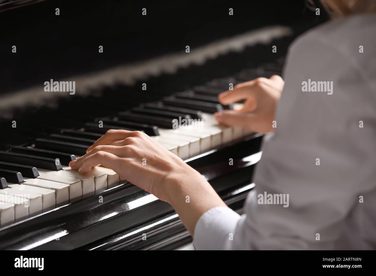 Female pianist playing grand piano hi-res stock photography and images ...