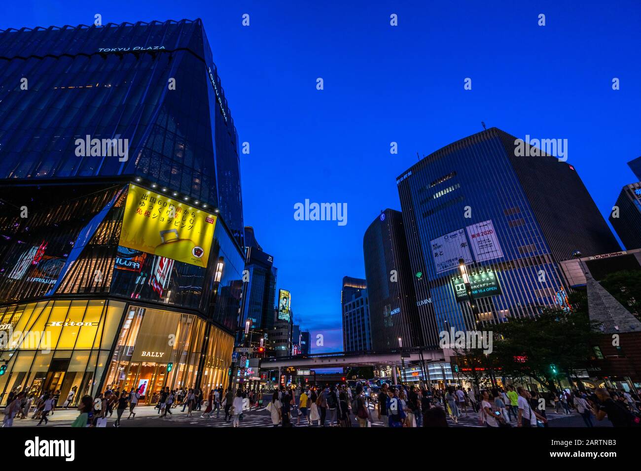 Night view of Sukiyabashi crossing in Ginza, Tokyo's most famous ...