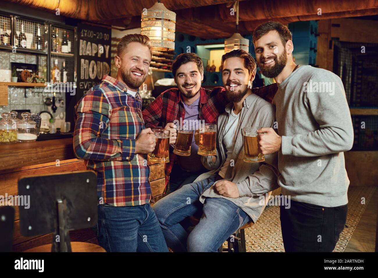 Group of friends sitting at bar hi-res stock photography and images - Alamy