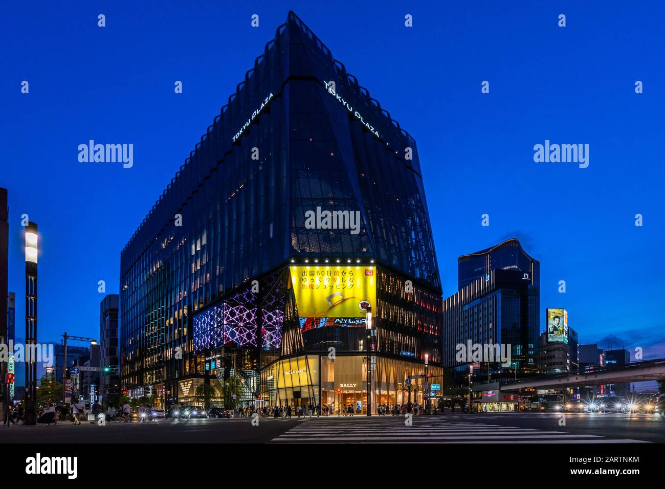 Tokyo shopping mall hi-res stock photography and images - Alamy