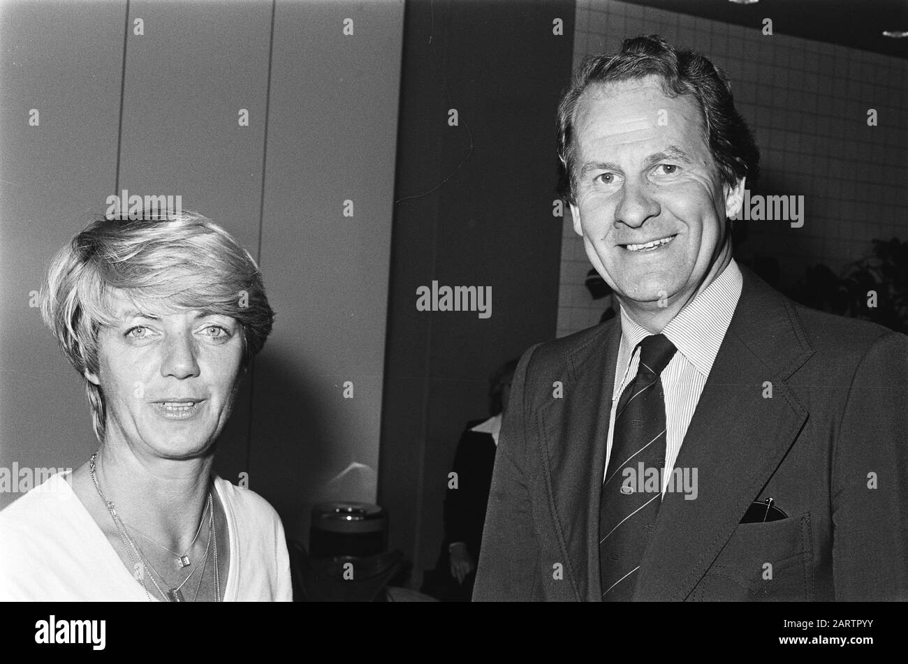 State Secretary Brokx and wife back (called) from China at Schiphol ...