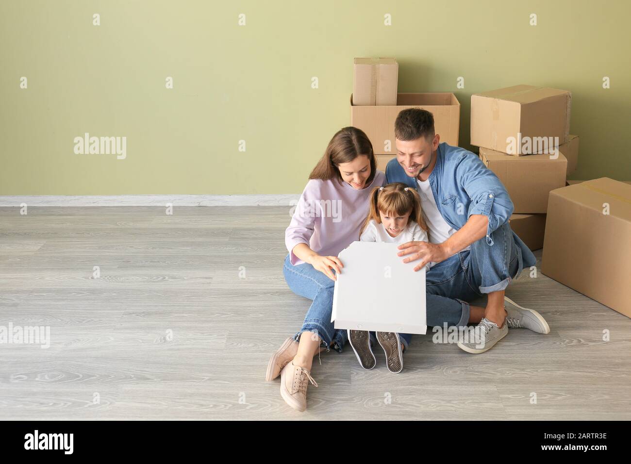 Happy family eating pizza on moving day Stock Photo - Alamy