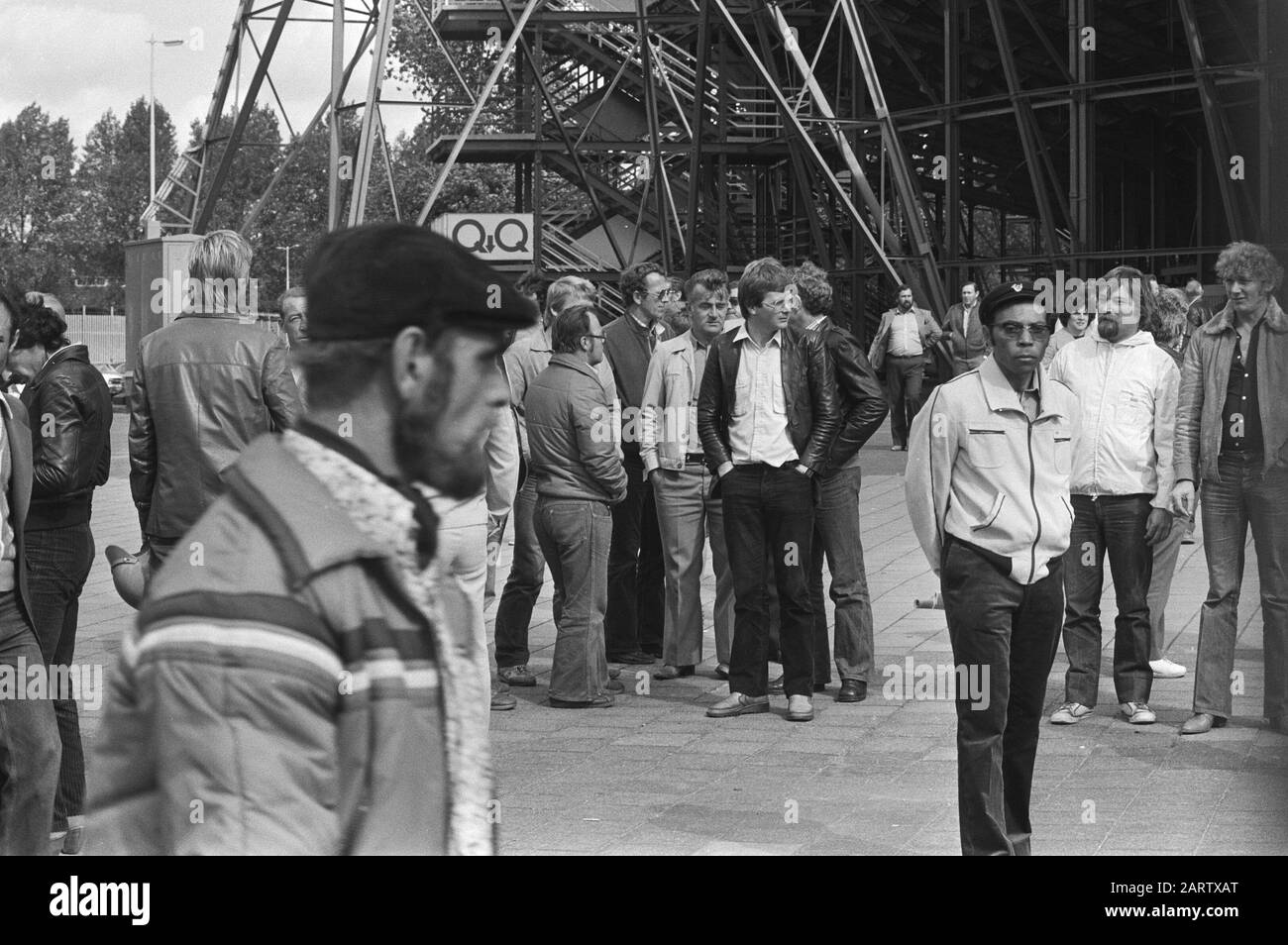Dock staff Black and White Stock Photos & Images - Alamy