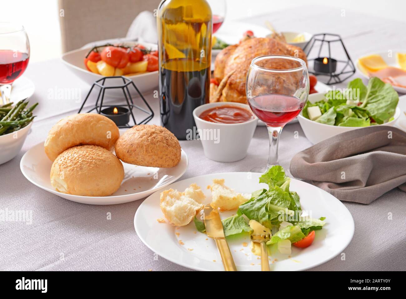 Table set for big family dinner Stock Photo - Alamy