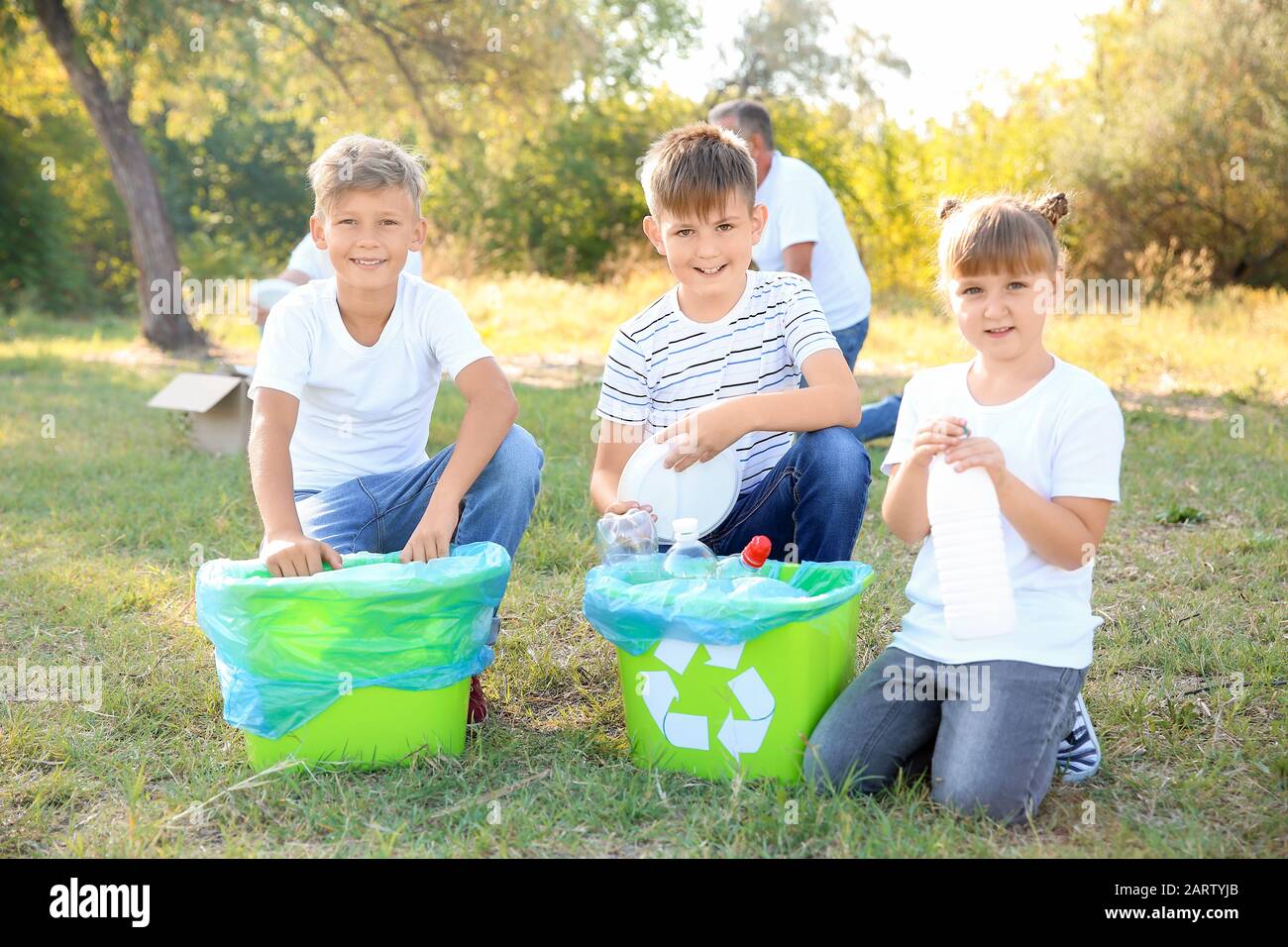 Children sorting rubbish and recycling hi-res stock photography and ...